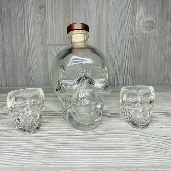Accents | Crystal Skull Glass Skull Decanter With 2 Skull Shot Glasses ...